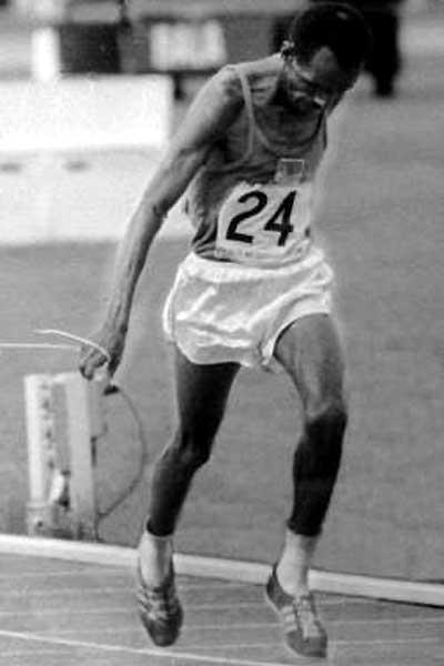 Olympic hero Mamo Wolde is honoured | iaaf.org